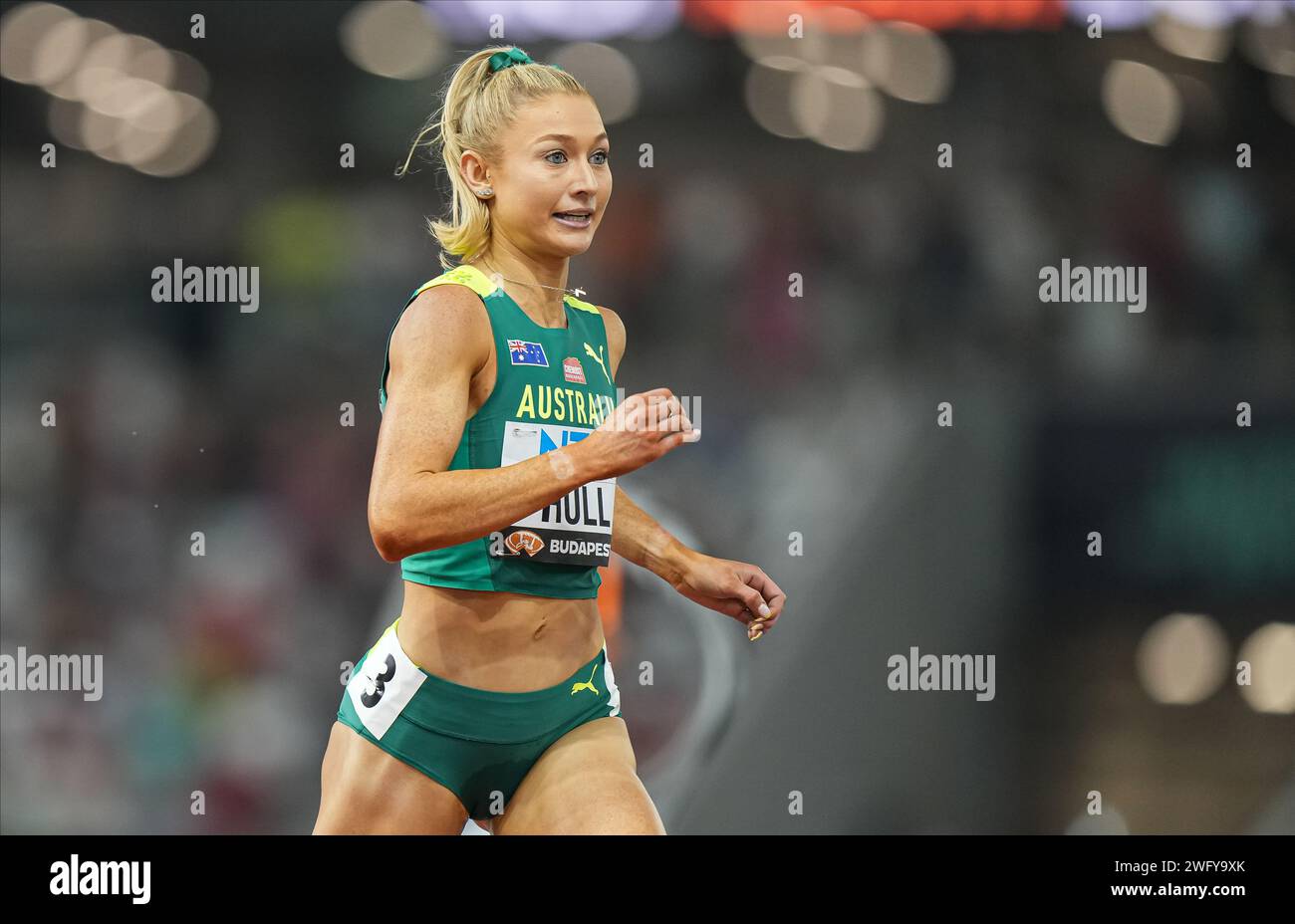 Jessica HULL participating in the 1500 meters at the World Athletics ...