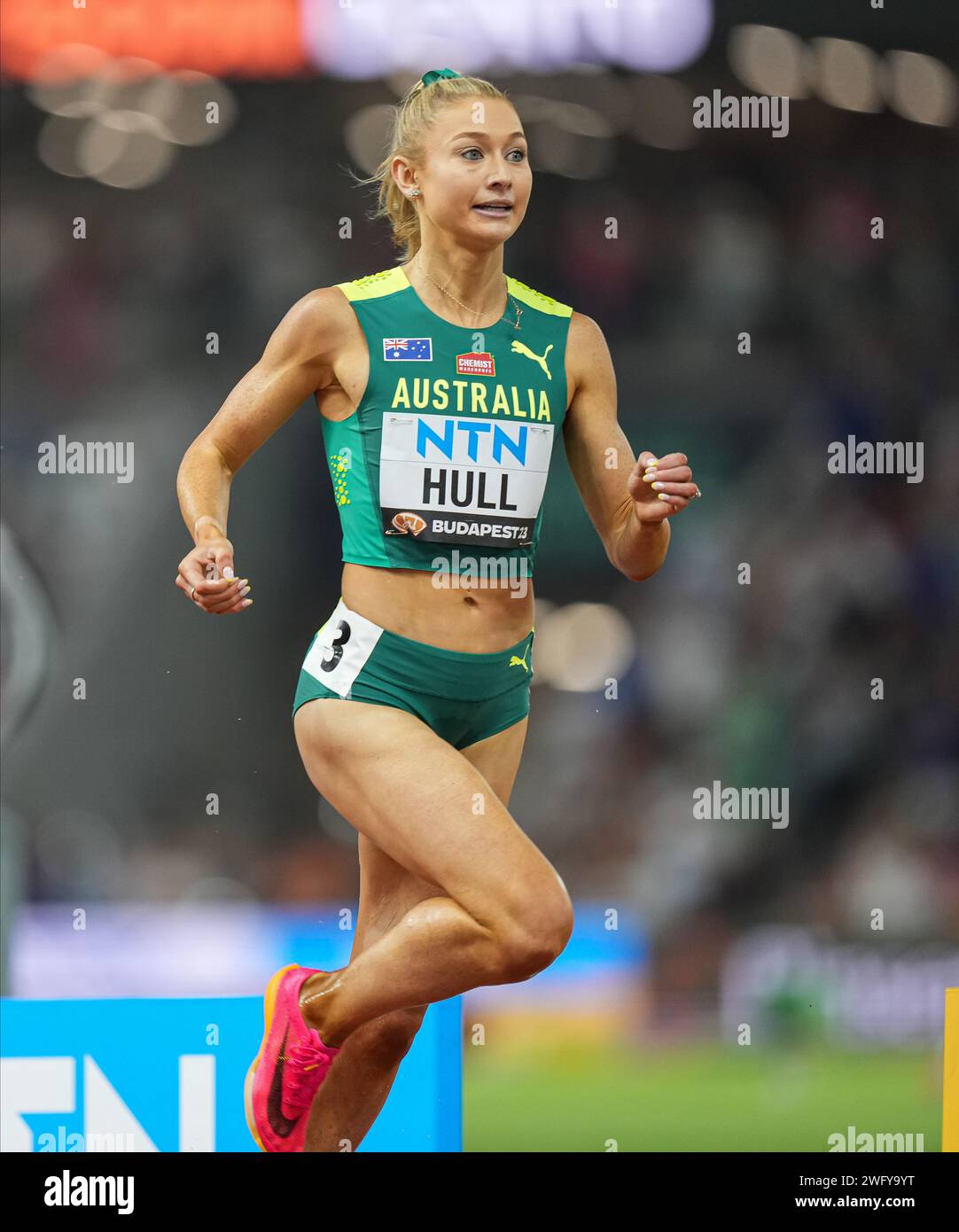 Jessica HULL participating in the 1500 meters at the World Athletics ...