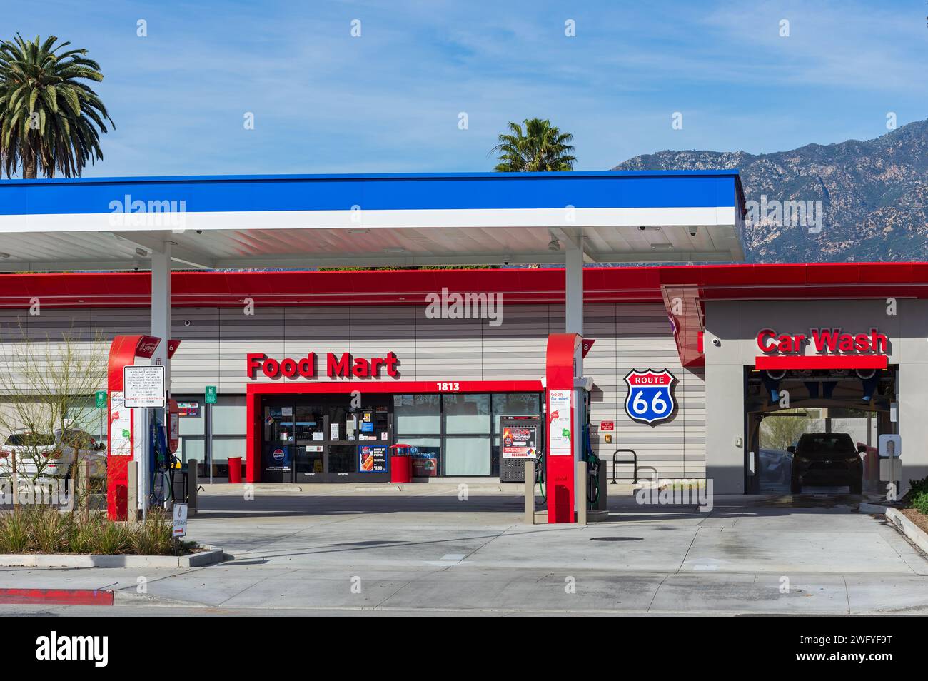 Mobil gas station hi-res stock photography and images - Alamy