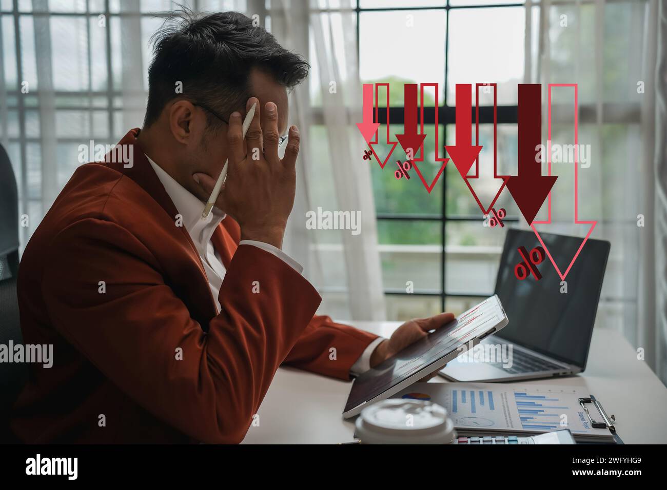 Financial charting hi-res stock photography and images - Alamy