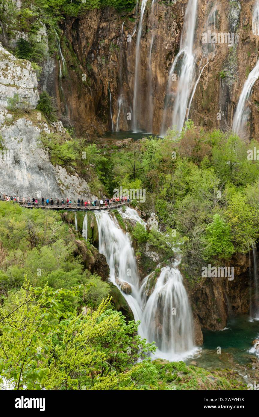 Veliki Slap, The Big Waterfall and walking trails, Plitvice Lakes ...