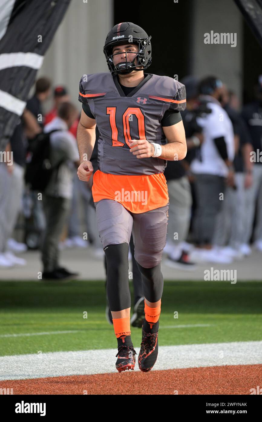Team Fire quarterback Dante Reno (10) onto the field during player ...
