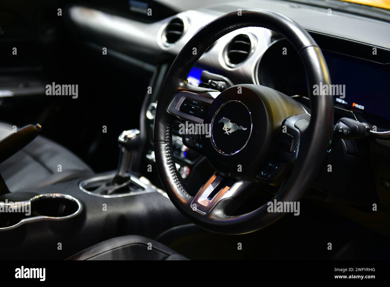 Car ventilation system and air conditioning - details and controls of ...