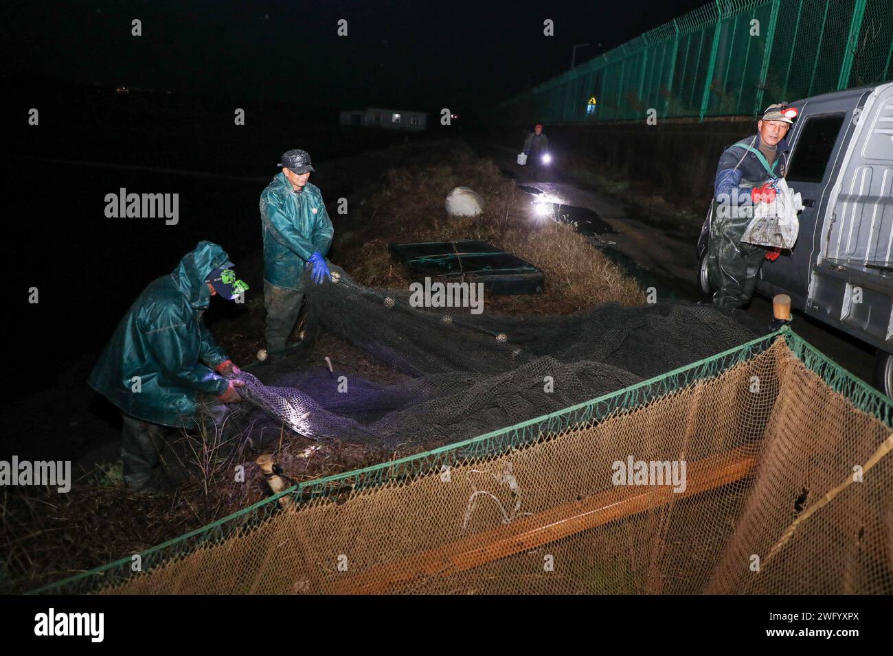 SUZHOU, CHINA - FEBRUARY 2, 2024 - Fishermen catch fish at the Cheng ...