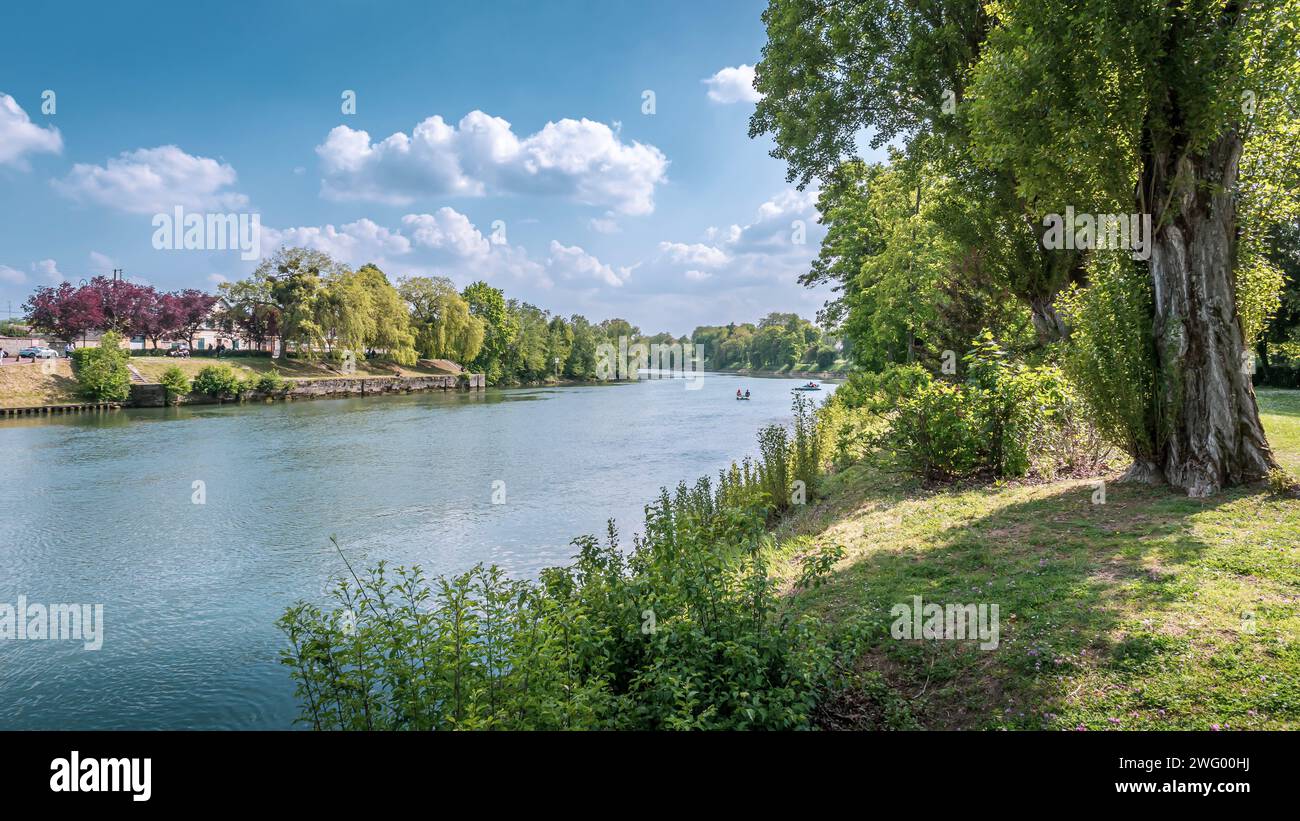 Image clear beautiful river hi-res stock photography and images - Alamy