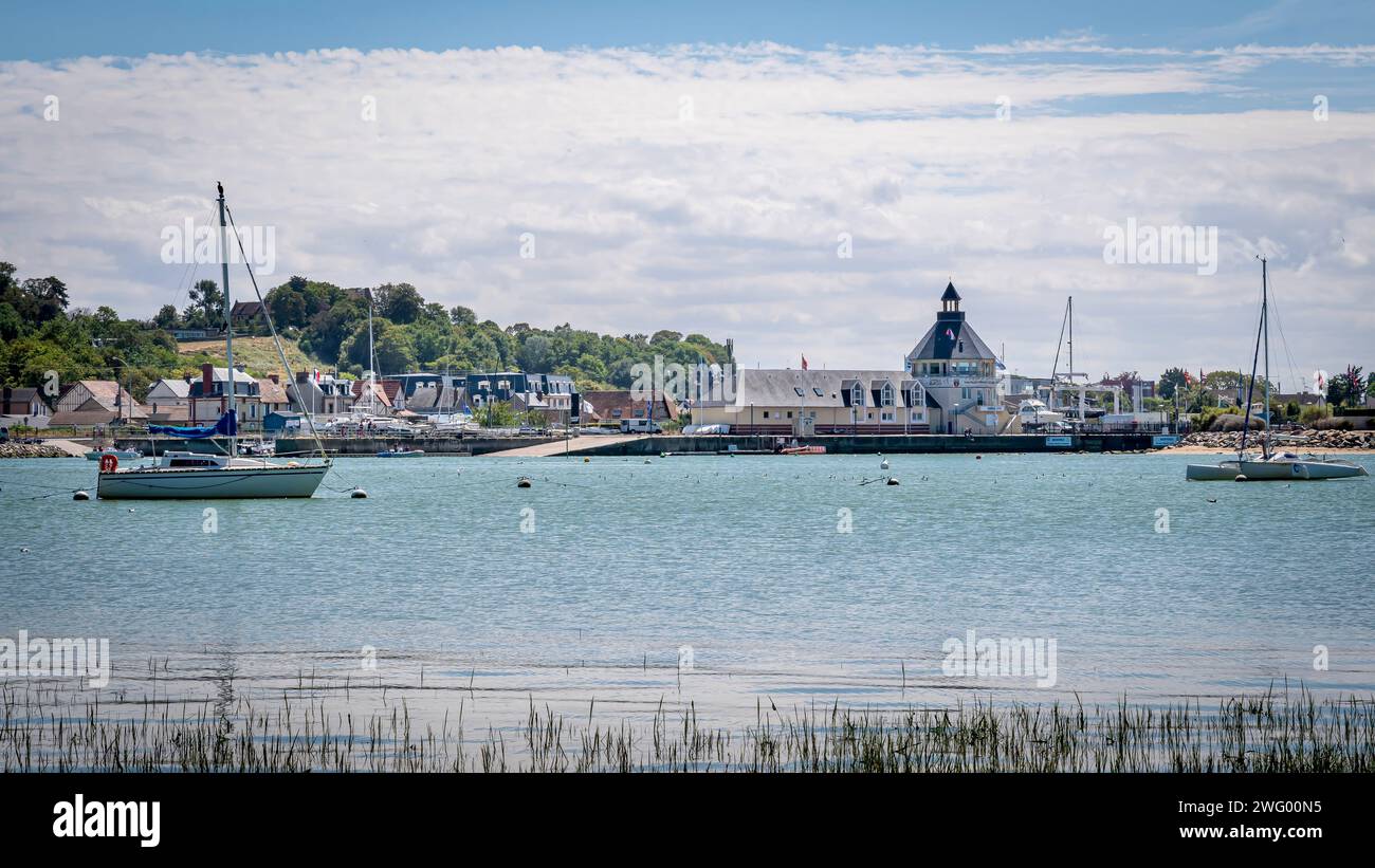 Multiple boats sailing in water with buildings in the backgroundc Stock ...