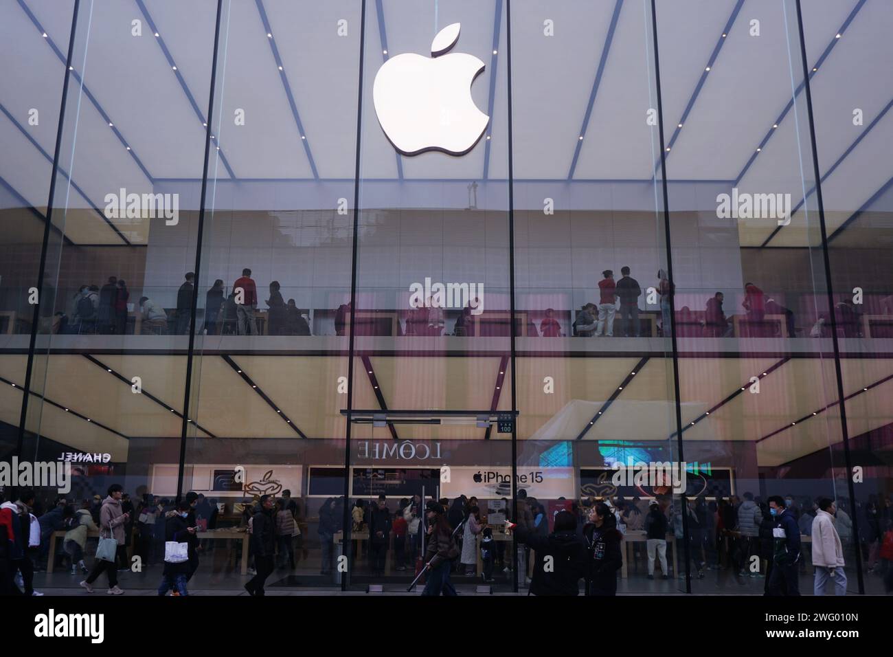 HANGZHOU, CHINA - FEBRUARY 2, 2024 - Visitors walk past the Apple ...