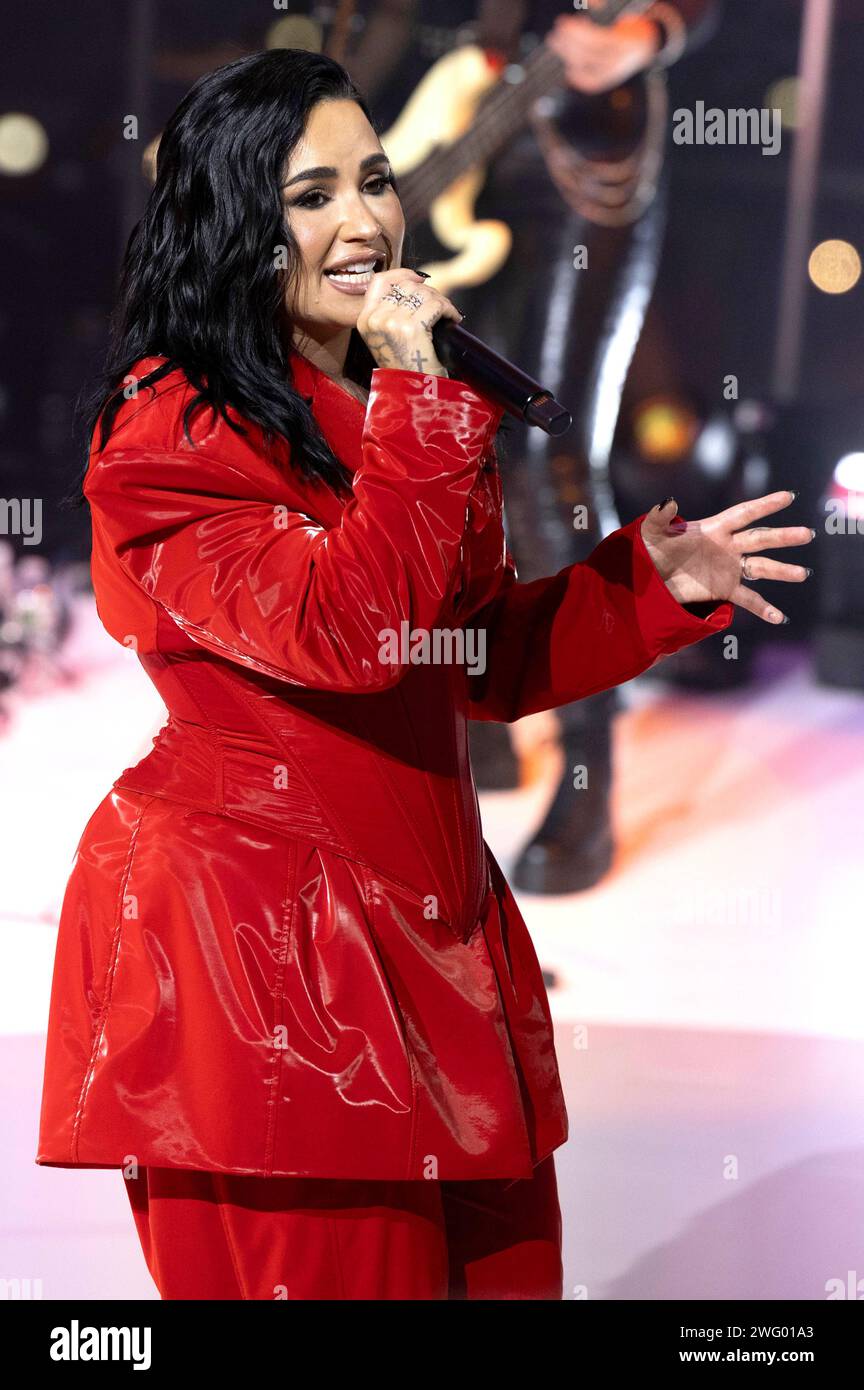 Demi Lovato live bei einem American Heart Associations Go Red for Women ...