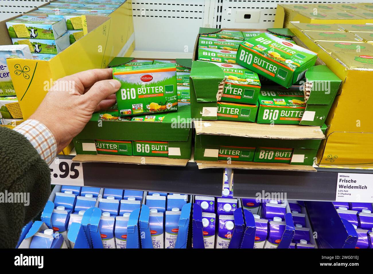 Bio label Butter in a store Stock Photo - Alamy