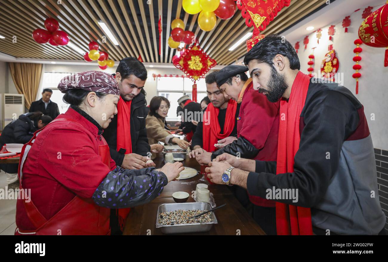 Foreign students from Huaiyin Normal University experience folk culture ...