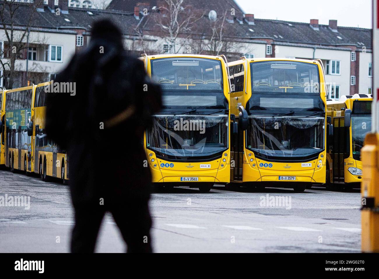 Busse auf dem Busbahnhof Cicerostr. Warnstreik der Gewerkschaft ver.di ...