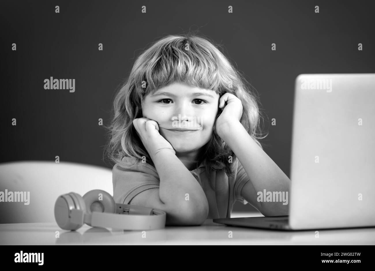 School kids using computer in classroom Black and White Stock Photos & Images - Alamy