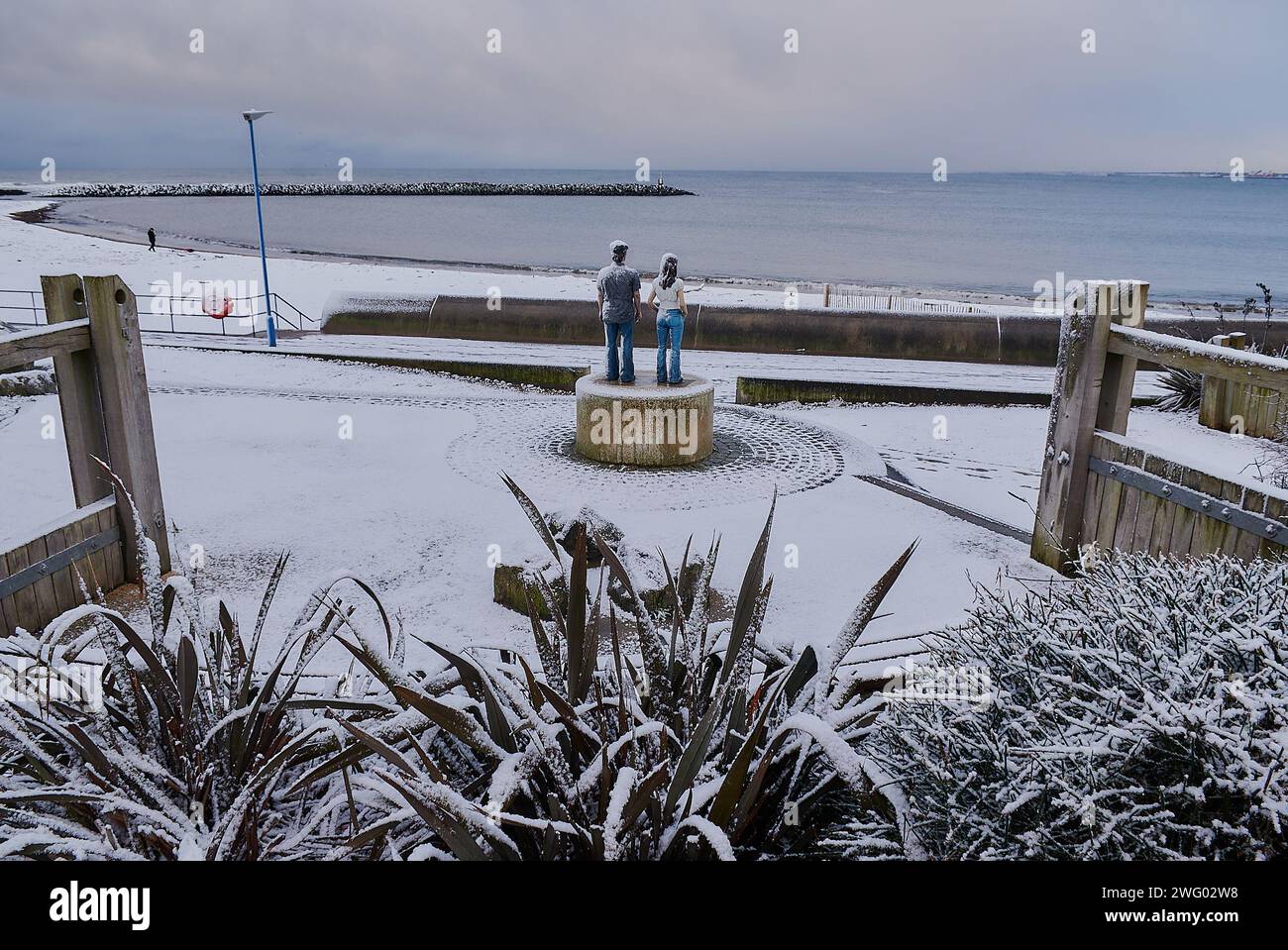The land based 'Couple' by Sean Henry Stock Photo - Alamy