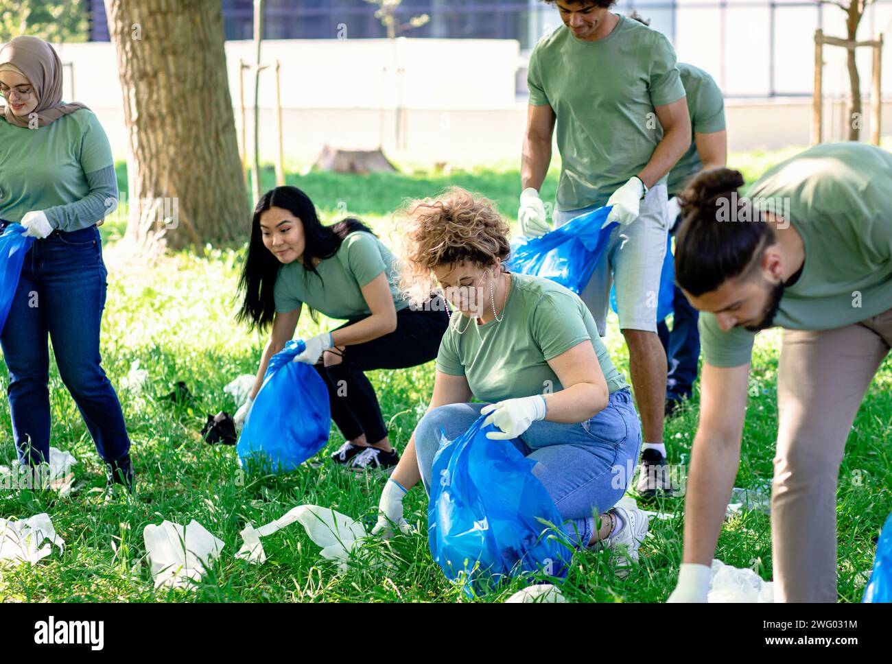 People cleaning community park hi-res stock photography and images - Alamy