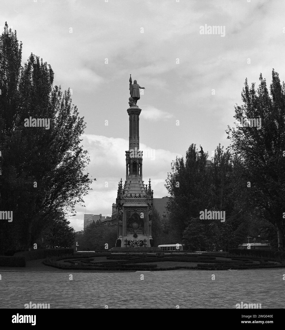 MONUMENTO A CRISTOBAL COLON REALIZADO EN 1881 SITUADO EN LA PLAZA QUE ...