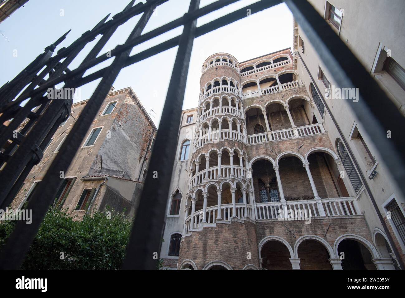 Gothic Palazzo Contarini del Bovolo from XV century with Scala ...