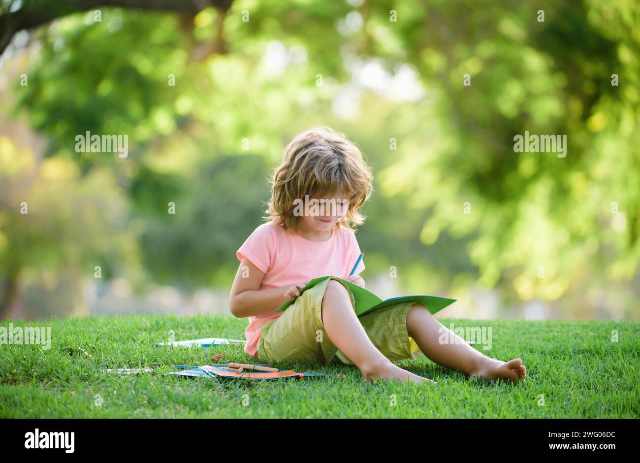 Studies learning happy kids hi-res stock photography and images - Alamy
