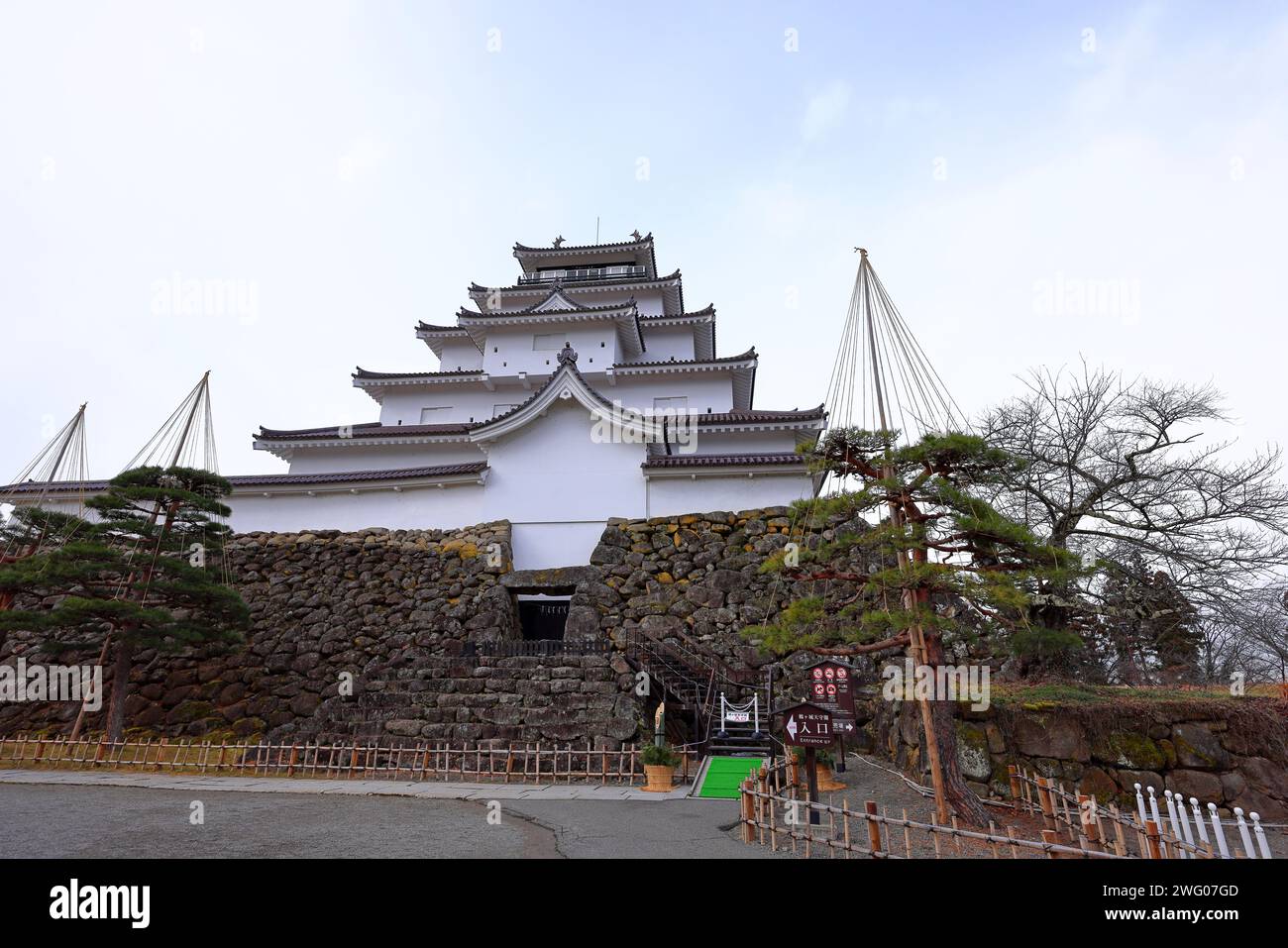 Tsuruga Castle (Wakamatsu castle) a concrete replica of 14th-century ...
