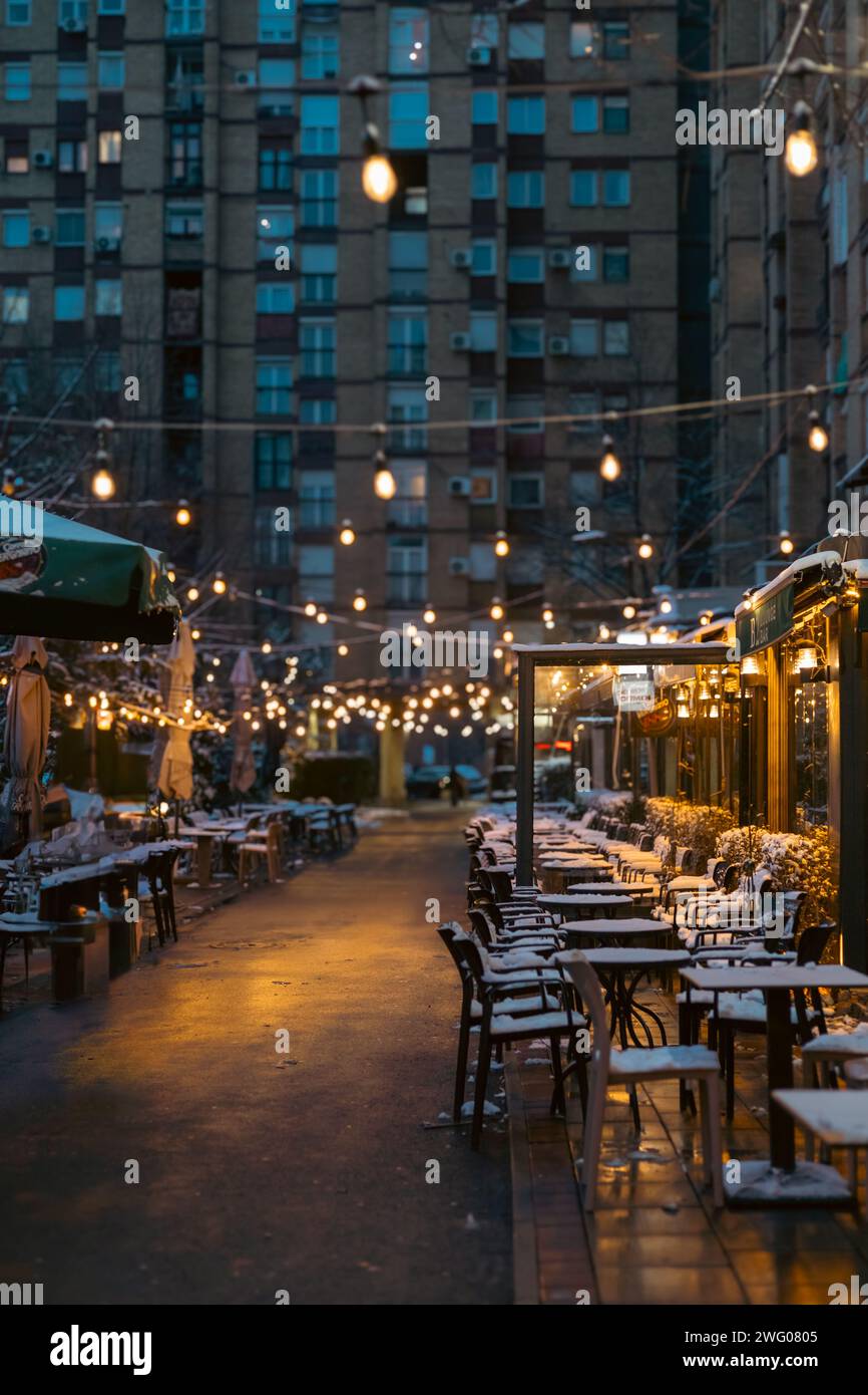 Well lit cafe hi-res stock photography and images - Alamy