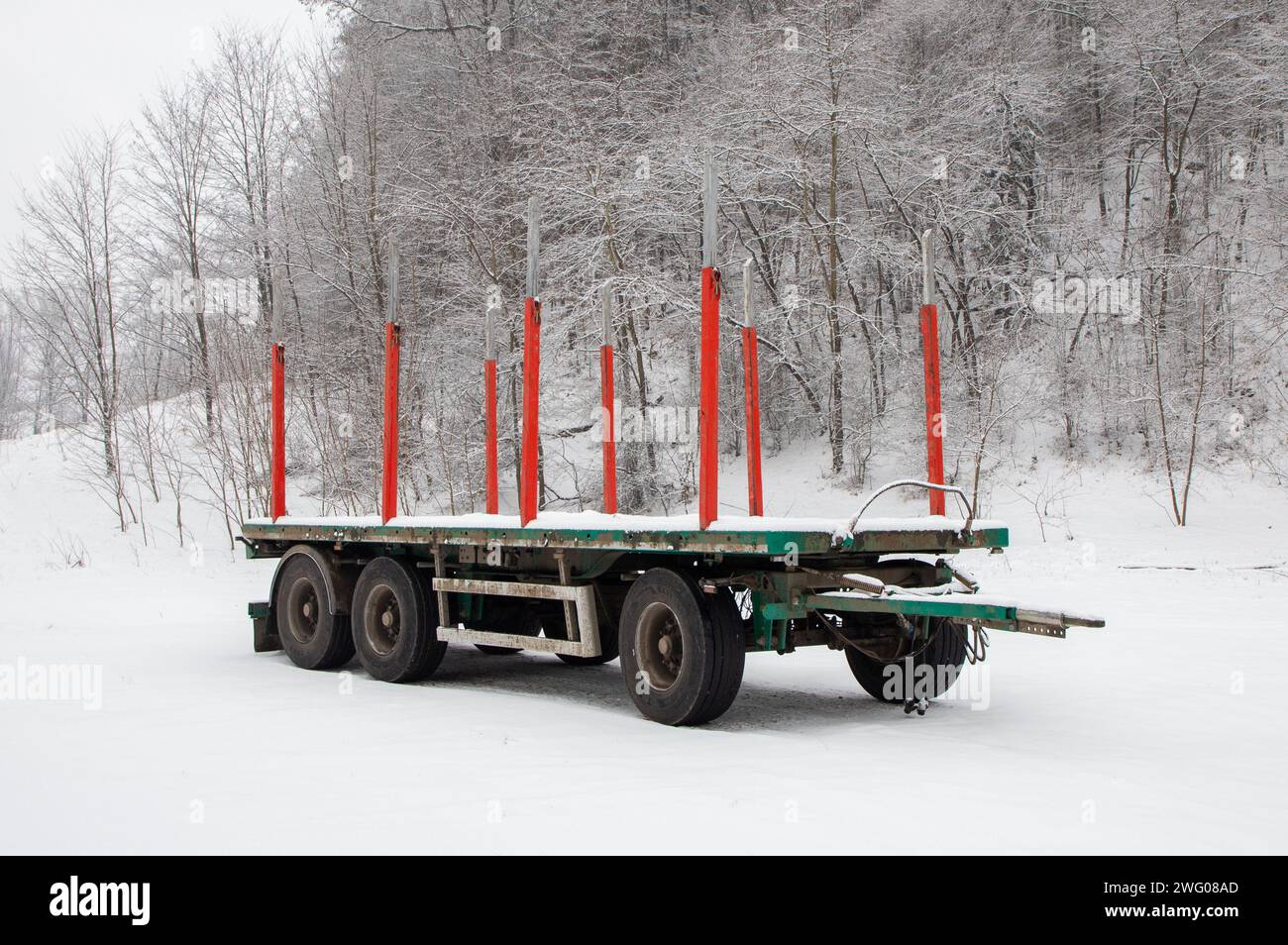 Logging truck transporting timber hi-res stock photography and images ...