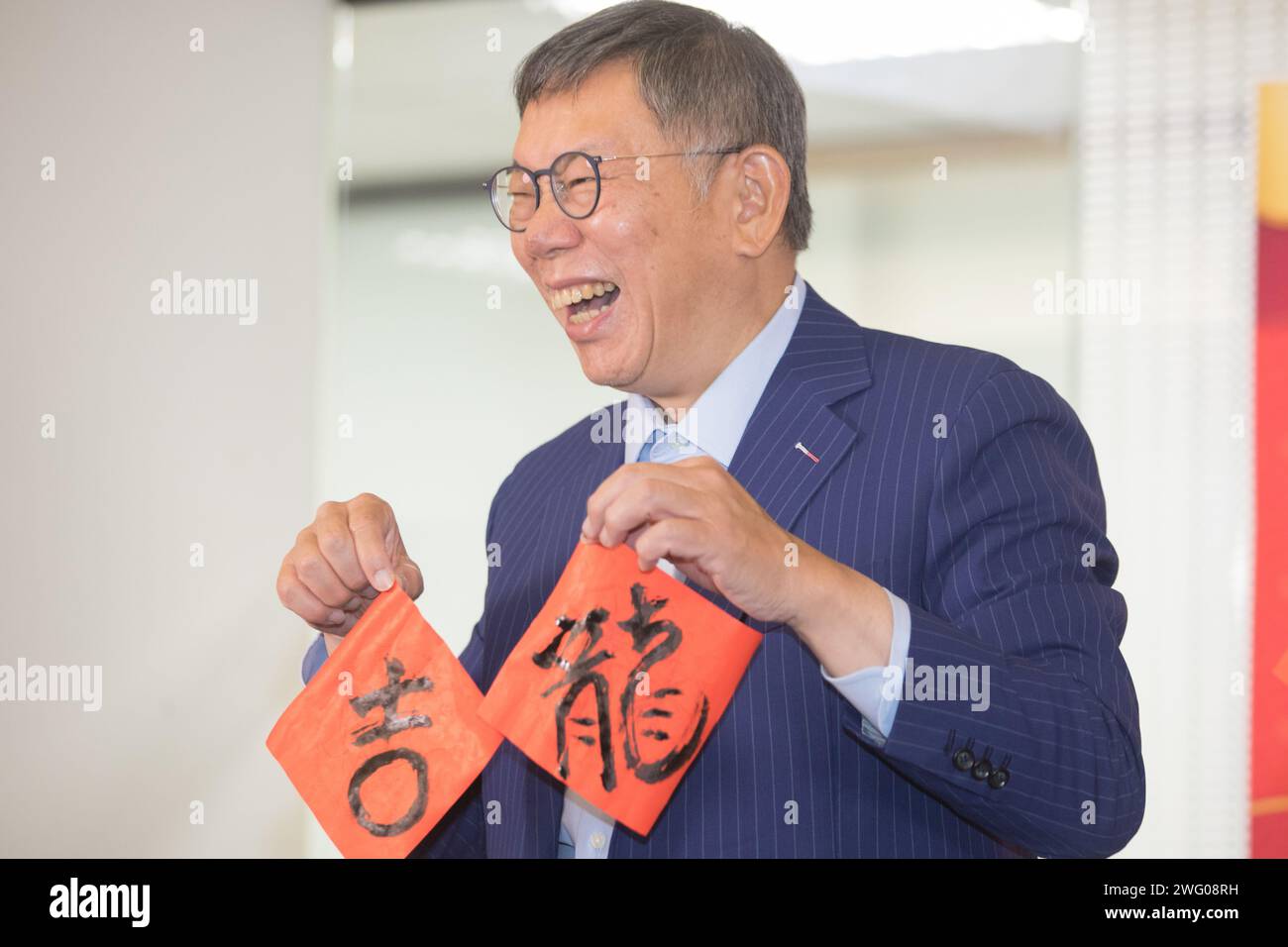 Ko Wen-je, the Taiwan People's Party(TPP) chairman, show his ...