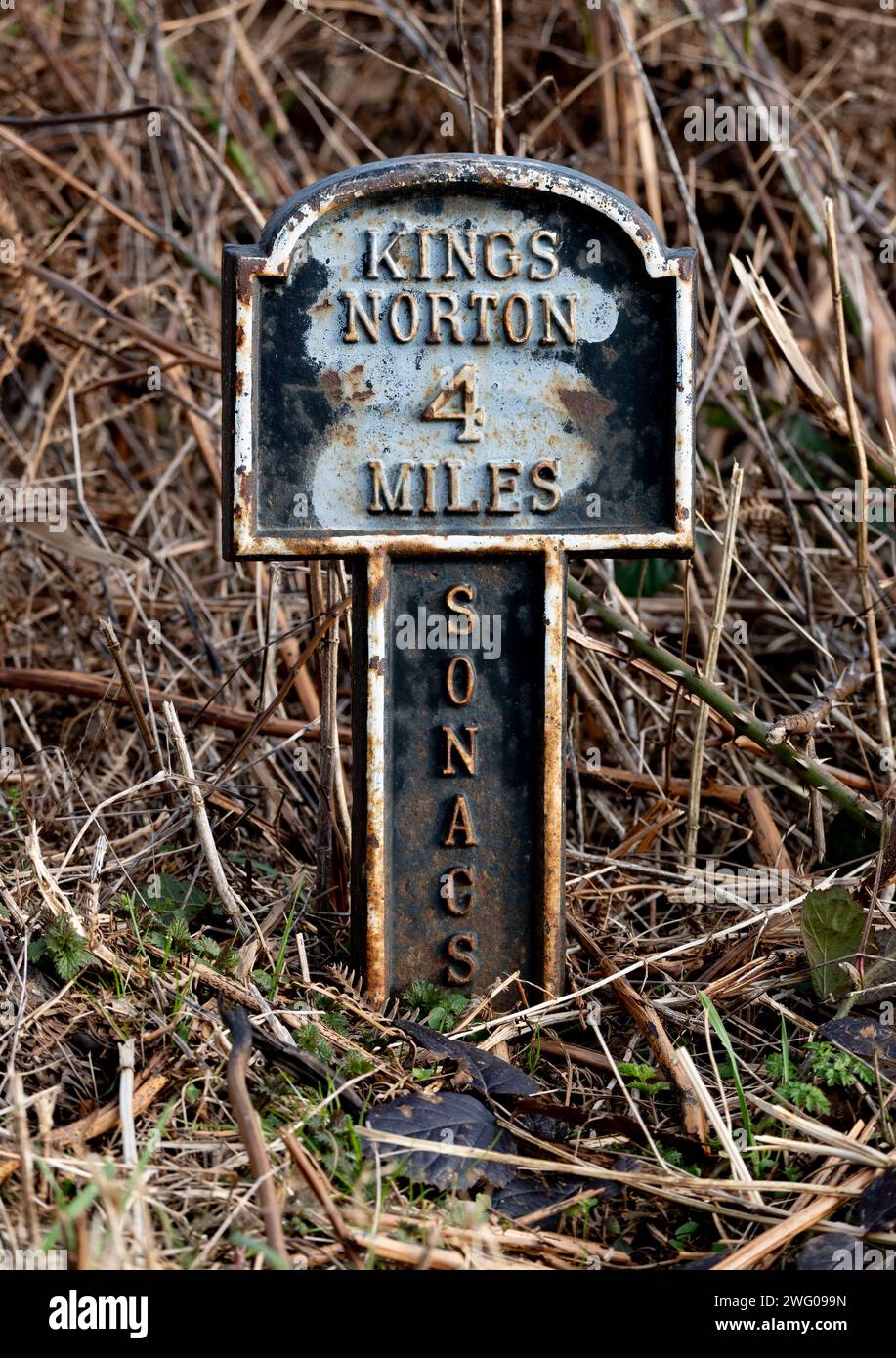 Stratford-upon-Avon Canal distance sign, Shirley, West Midlands ...