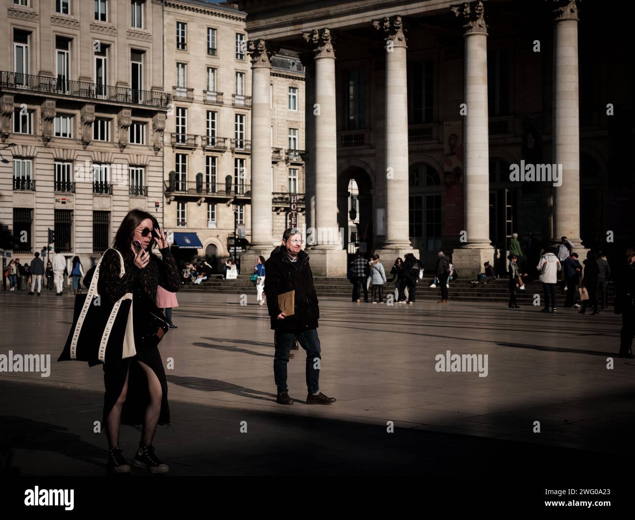 Daily life as seen in the streets of Bordeaux on a sunny winter's day ...