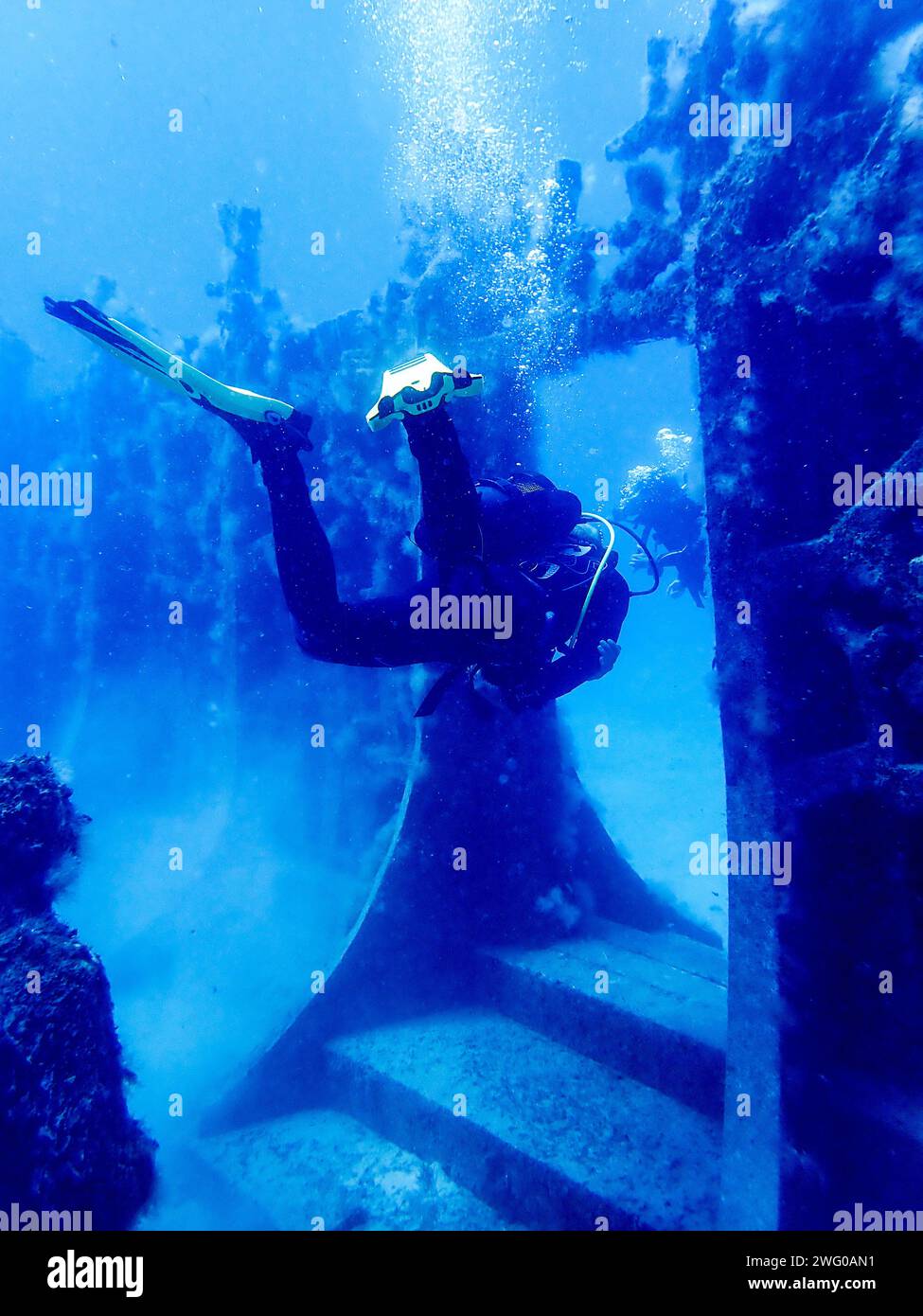 Underwater statues diver hi-res stock photography and images - Alamy