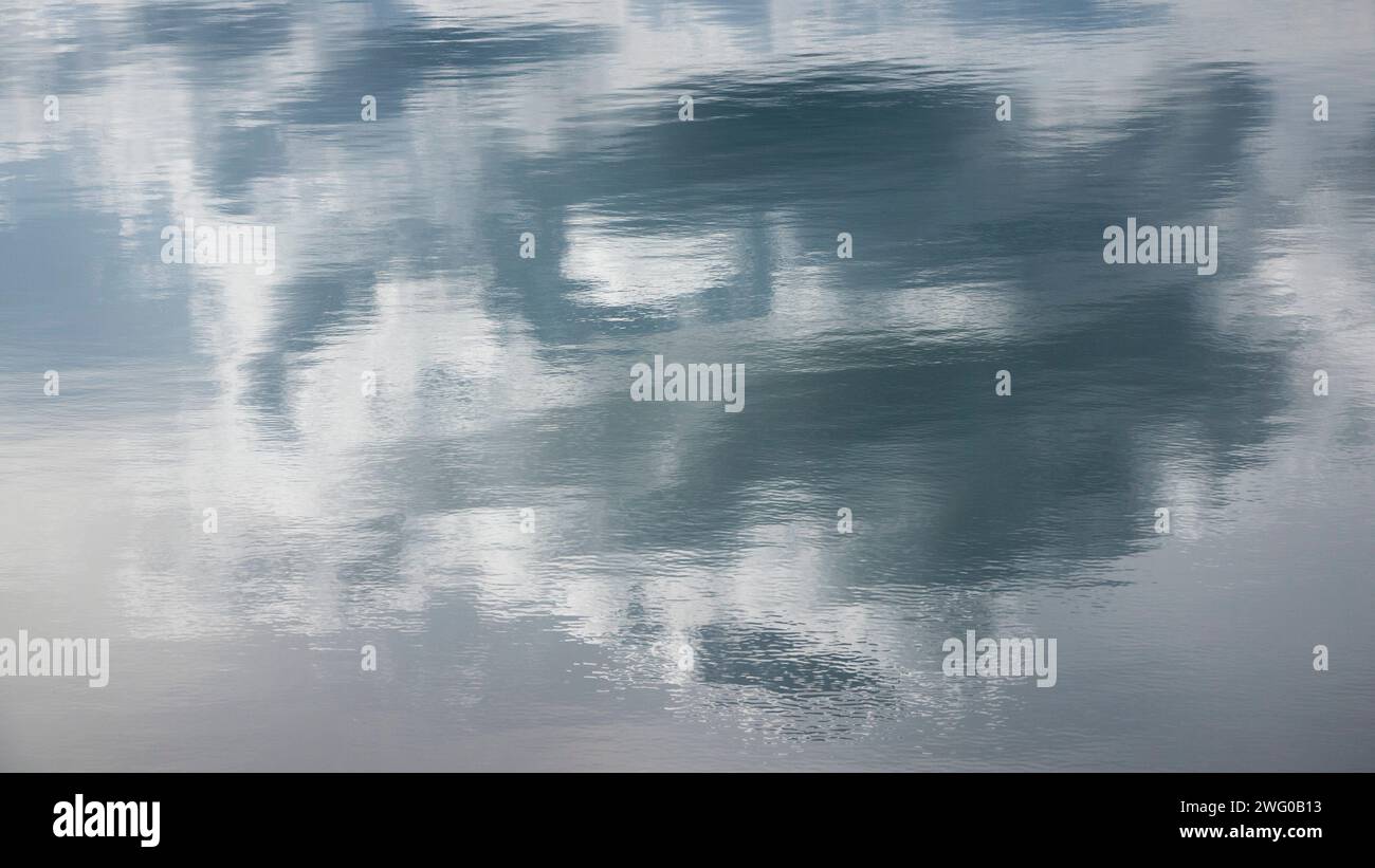 Cloud reflection on water surface Stock Photo - Alamy