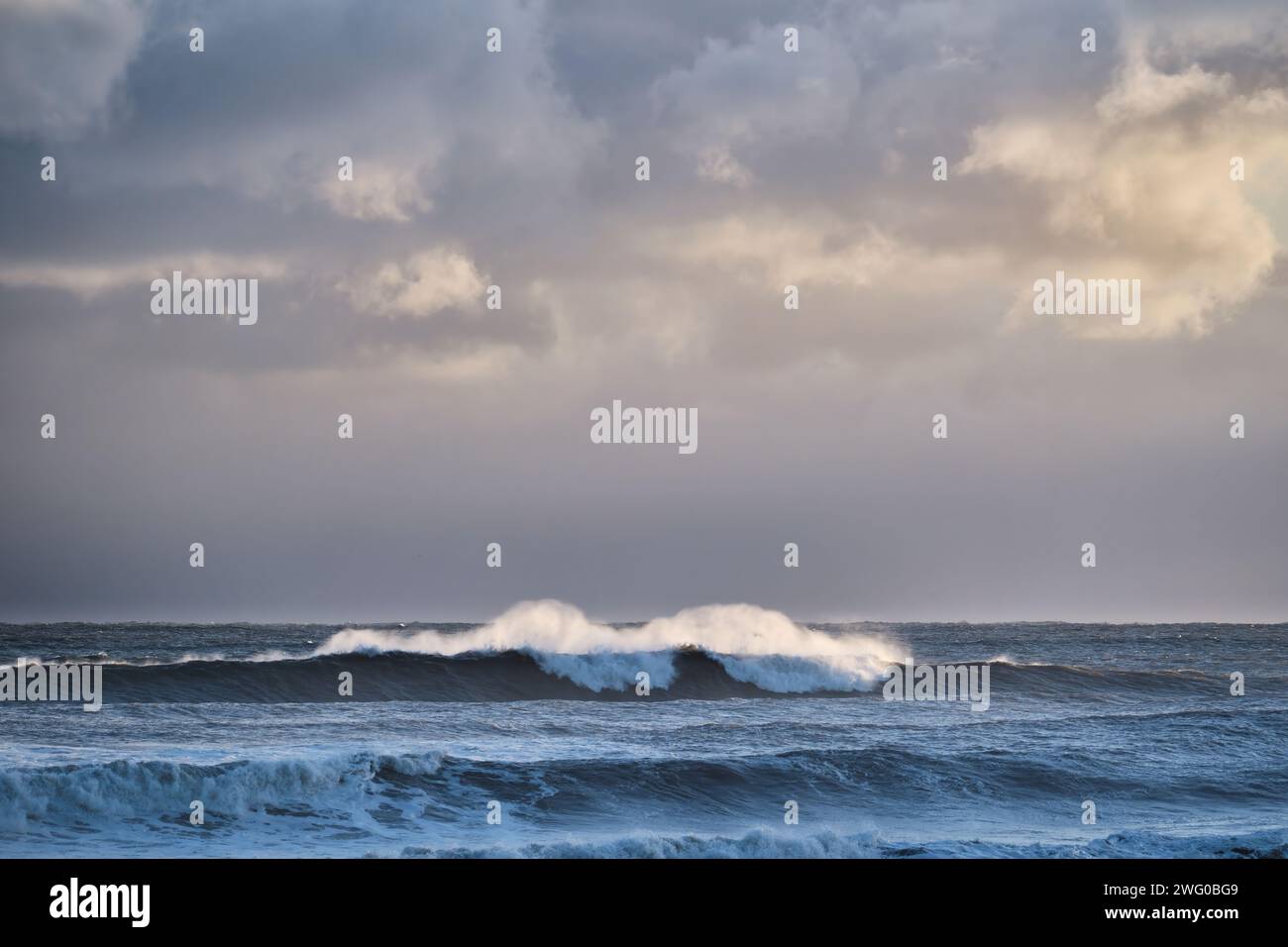 Breaking action hi-res stock photography and images - Alamy