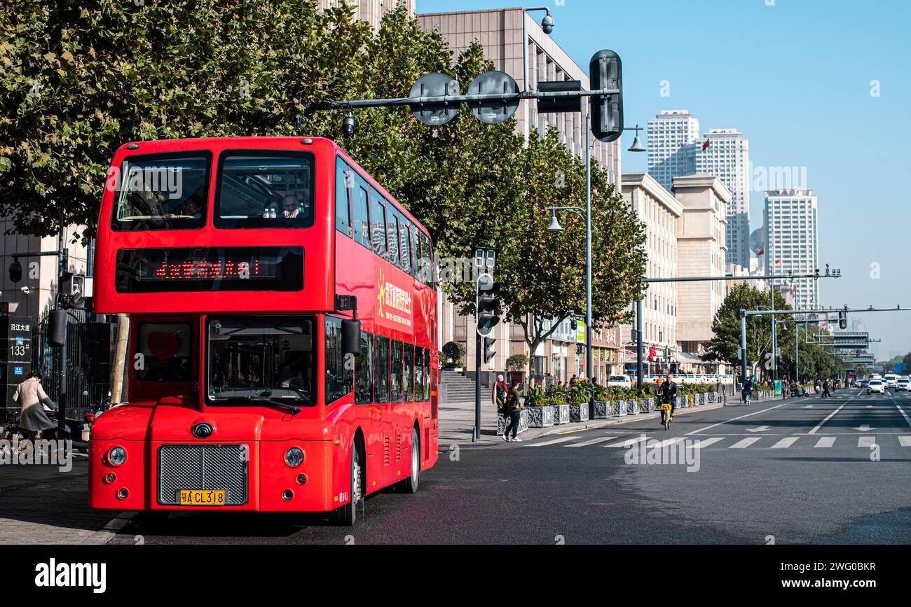 Crowded tour bus hi-res stock photography and images - Alamy