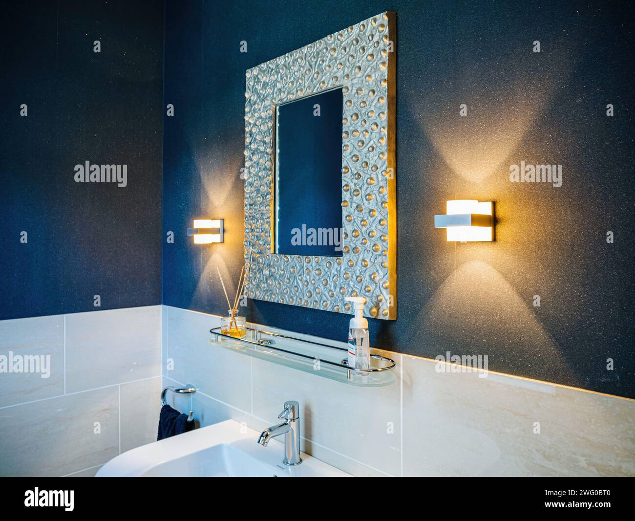 Sophisticated bathroom lighting fixtures hi-res stock photography and ...