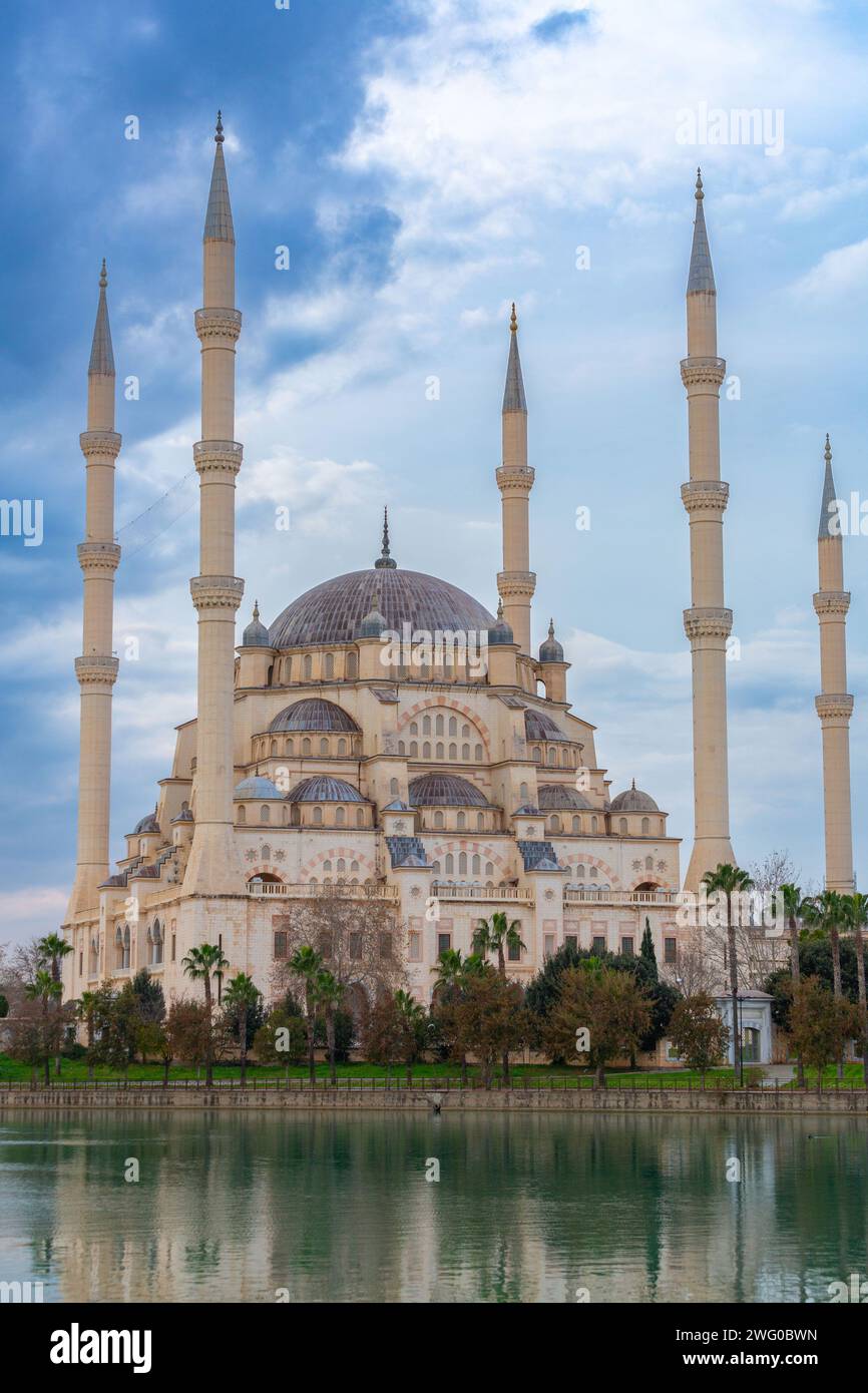 The Sabanci Central Mosque in Adana, located along the Seyhan River ...