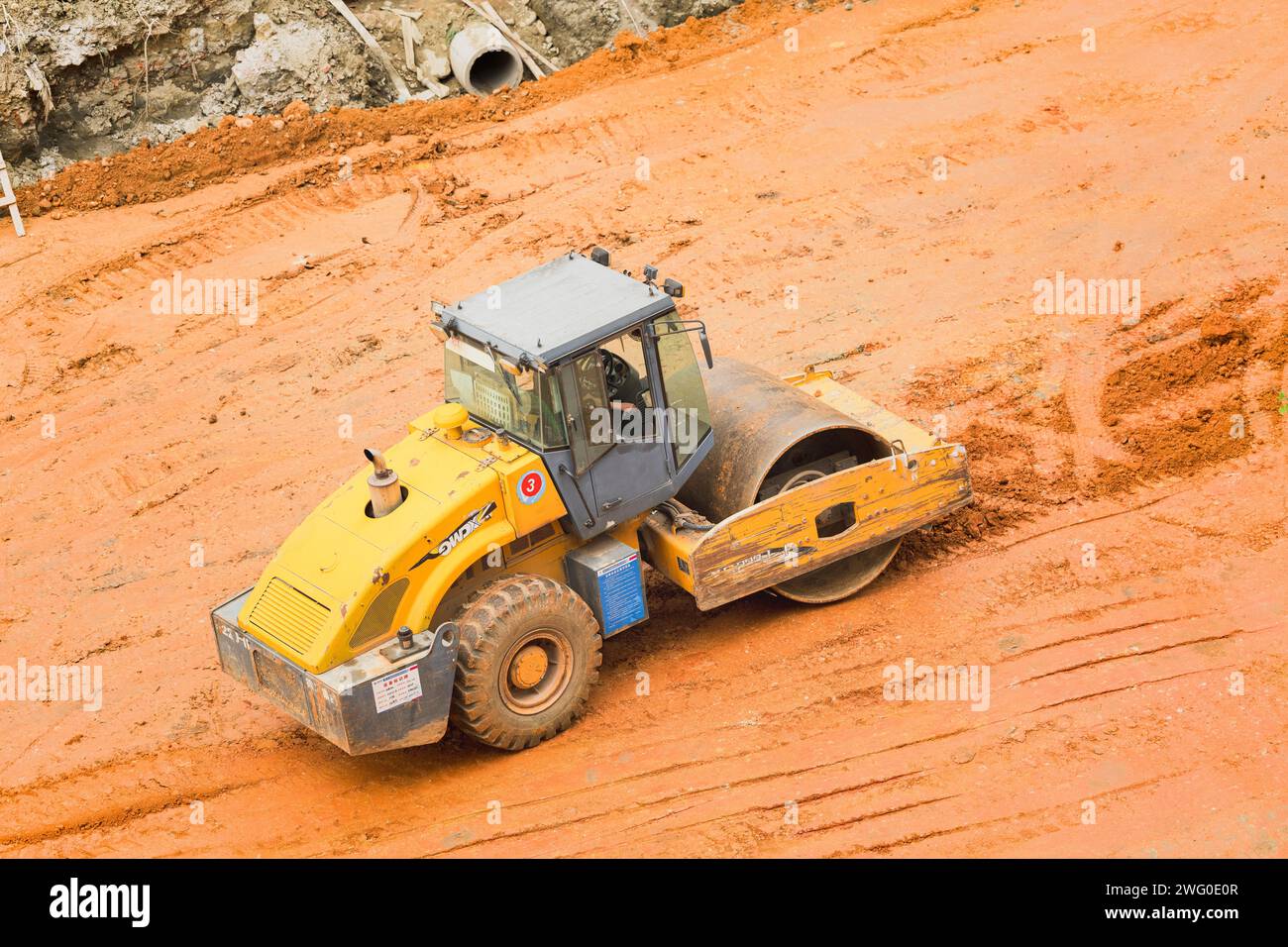 Excavator digging the land Stock Photo - Alamy