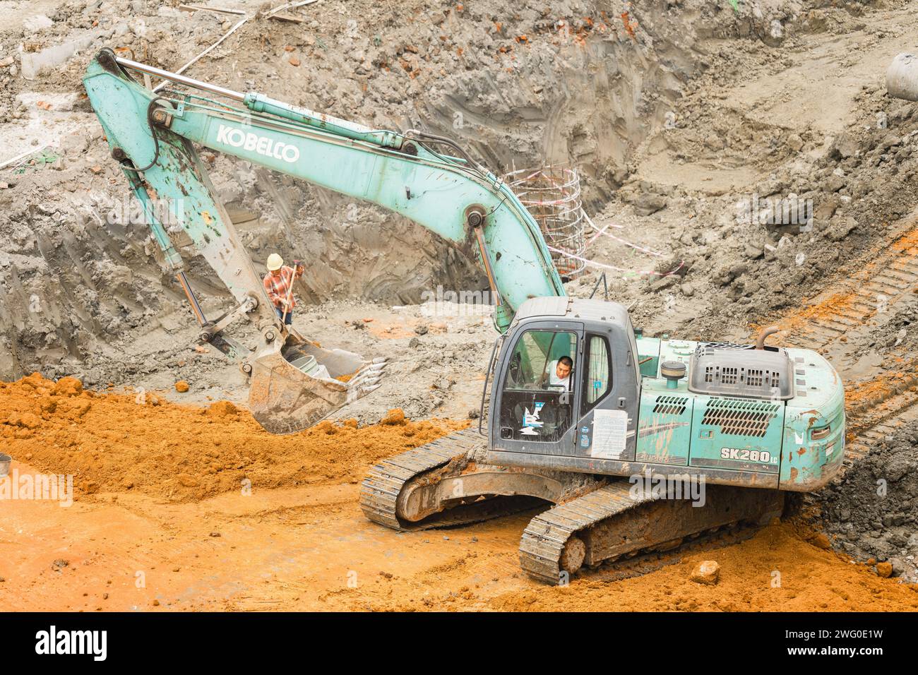 Excavator digging the land Stock Photo - Alamy