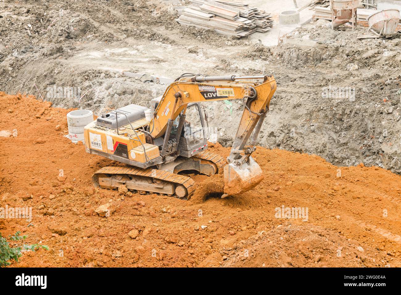 Excavator digging the land Stock Photo - Alamy