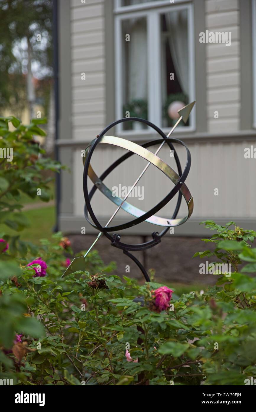 Sculpture metal circle hi-res stock photography and images - Alamy