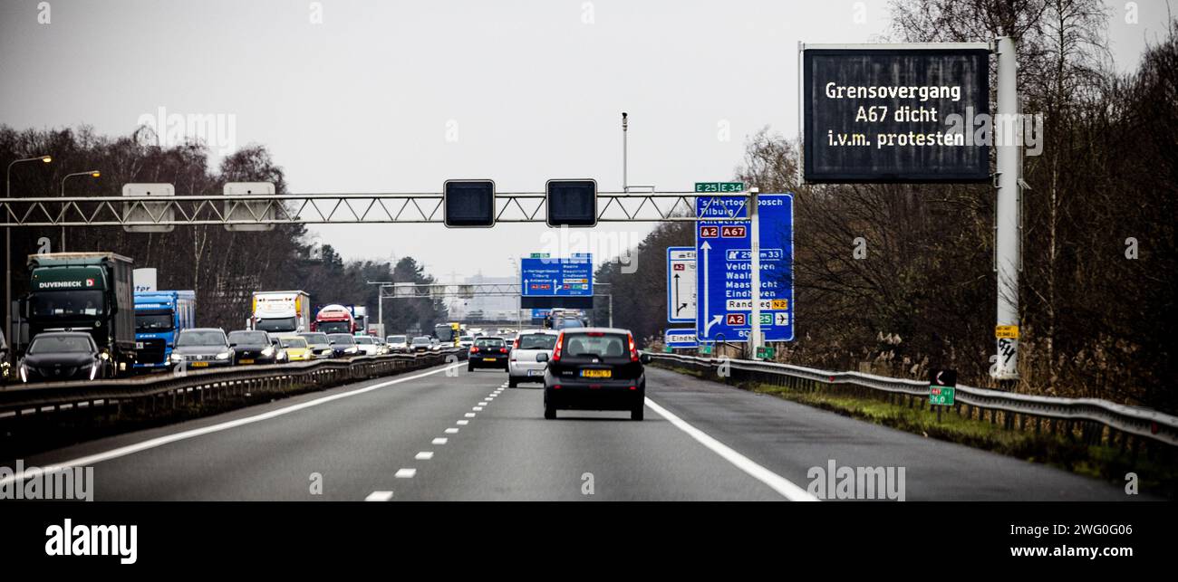 EINDHOVEN - A matrix sign indicates that the A67 border crossing is ...