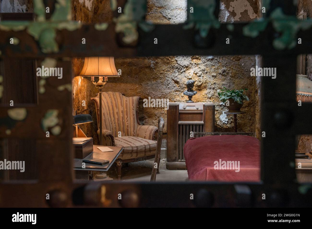 Alphonse "Scarface" Capone Prison Cell Stock Photo - Alamy