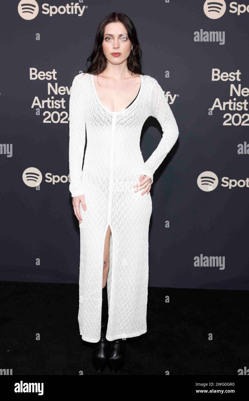 Los Angeles, USA. 01st Feb, 2024. Lizzy McAlpine attends the arrivals ...