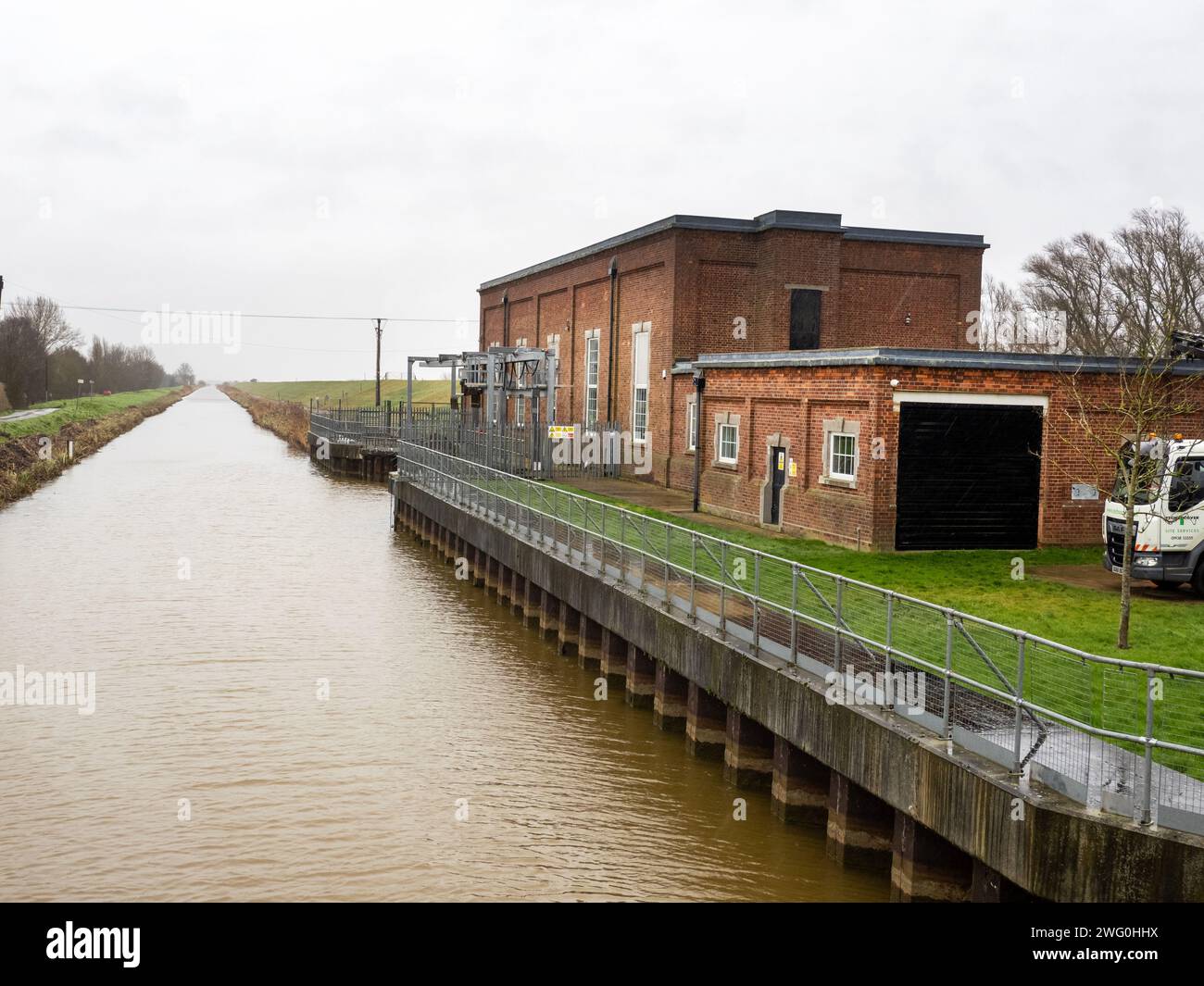 Welches Dam Pumping Station at the Ouse Washes, Fens, UK Stock Photo ...