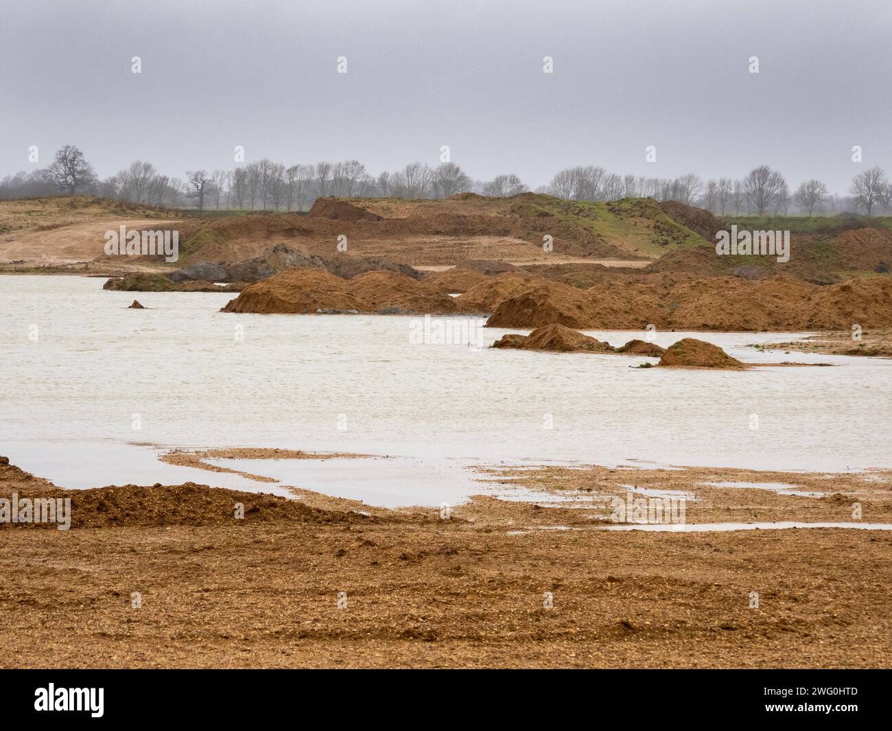 A gravel pit at Block Fen, near Chatteris in the Fens, UK Stock Photo ...