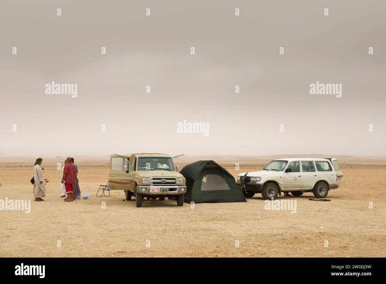 Men camp on the coast of Oman during Monsoon season Stock Photo - Alamy
