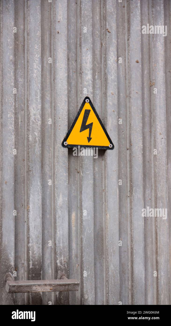 Electric warning hi-res stock photography and images - Alamy