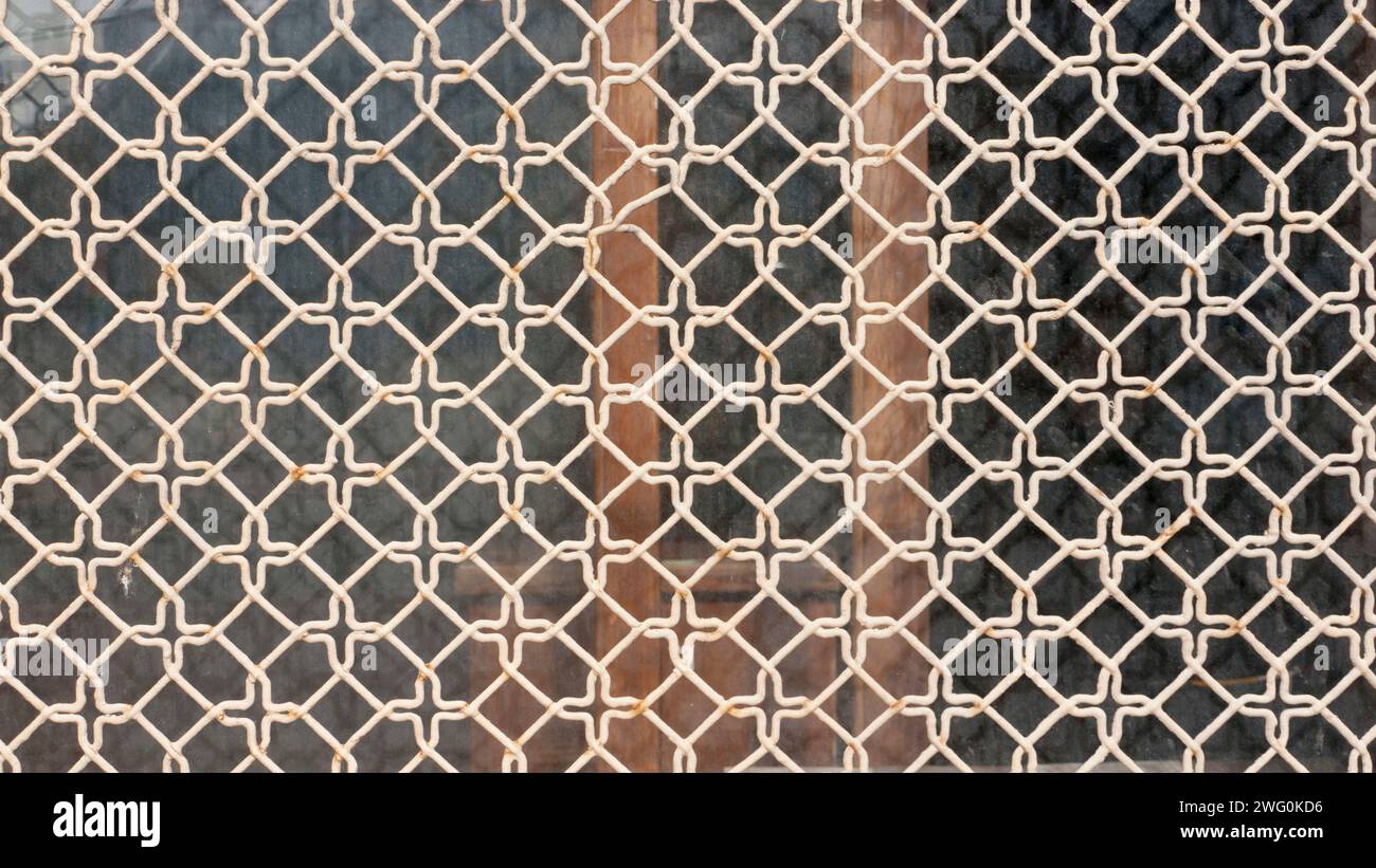 Metal grid window hi-res stock photography and images - Alamy