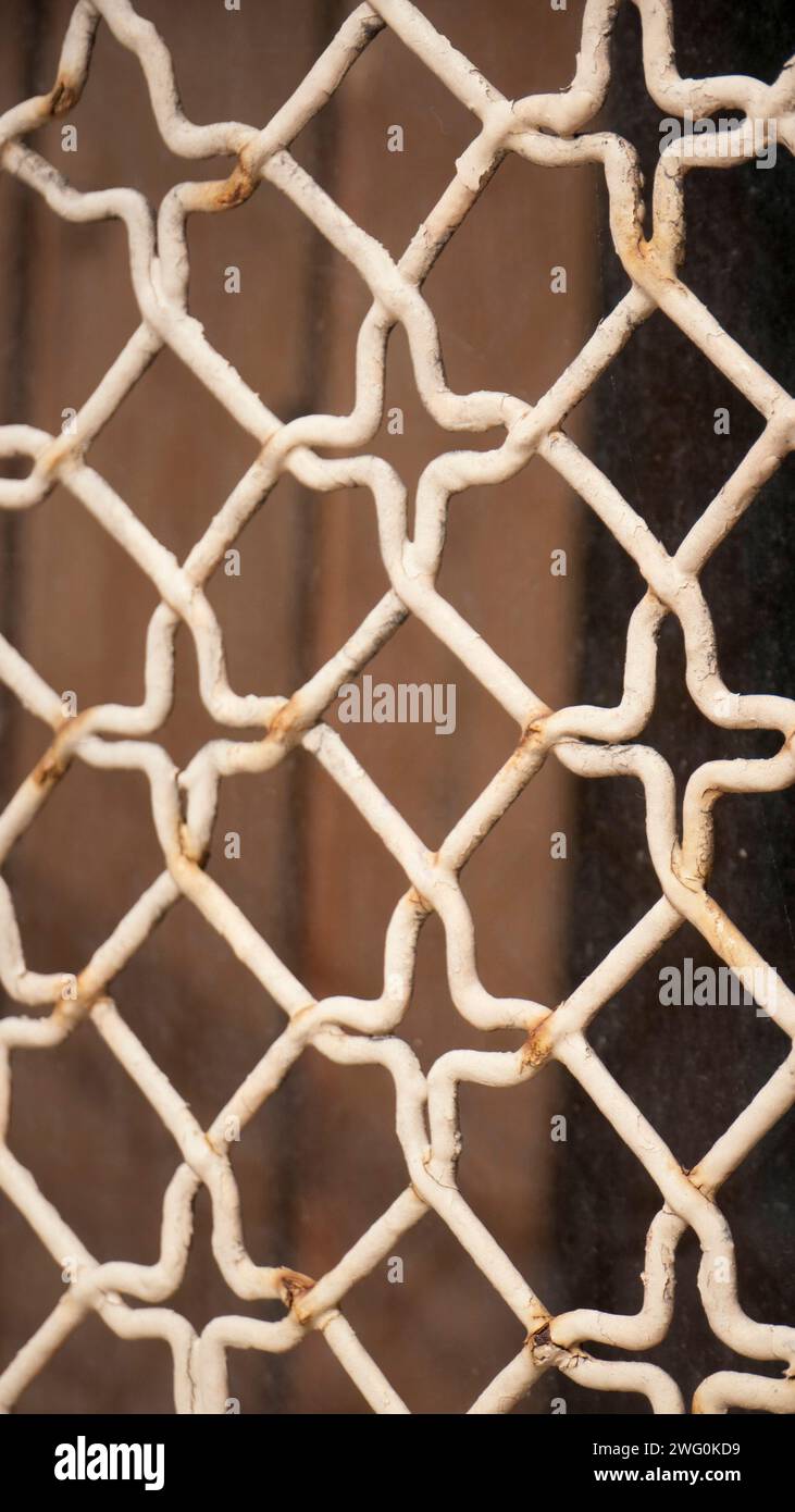 Metal grid window hi-res stock photography and images - Alamy
