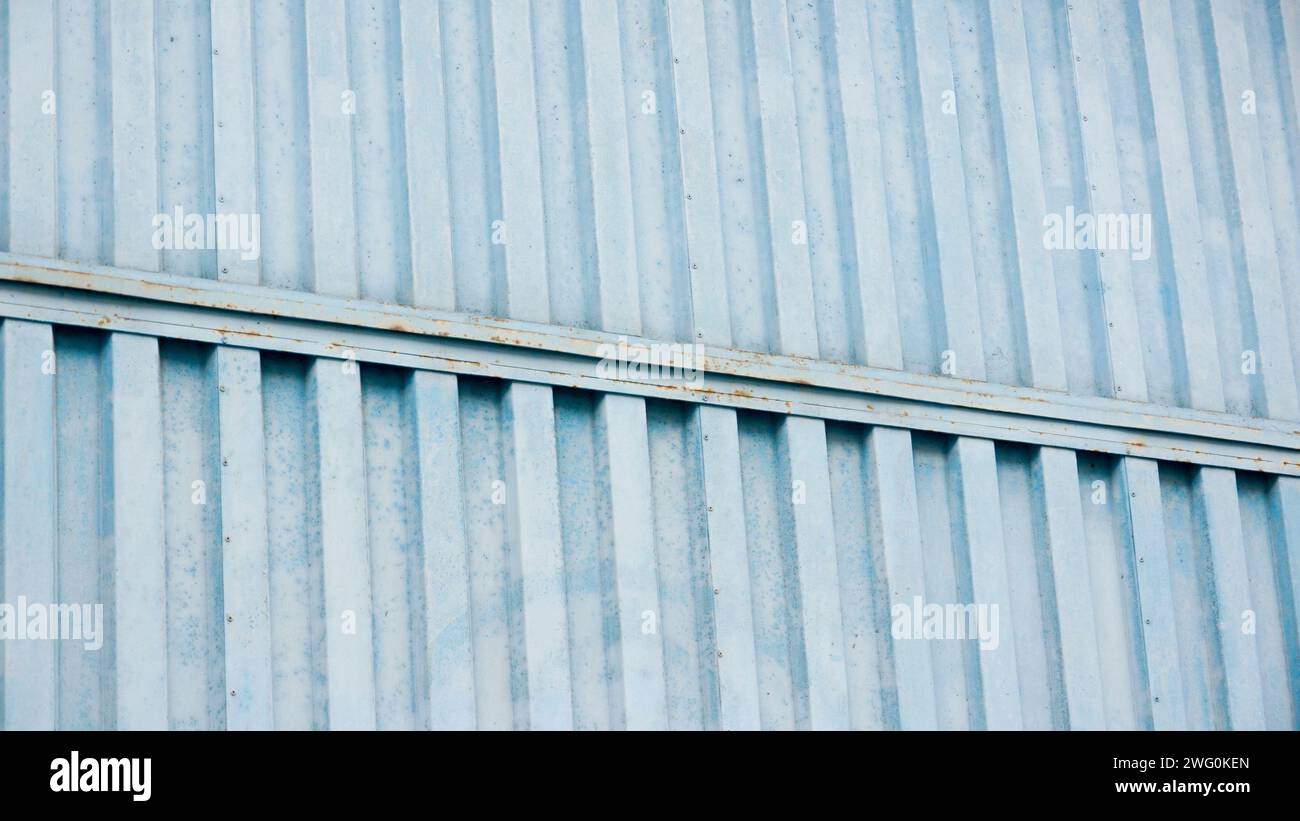 Corrugated metal door hi-res stock photography and images - Alamy
