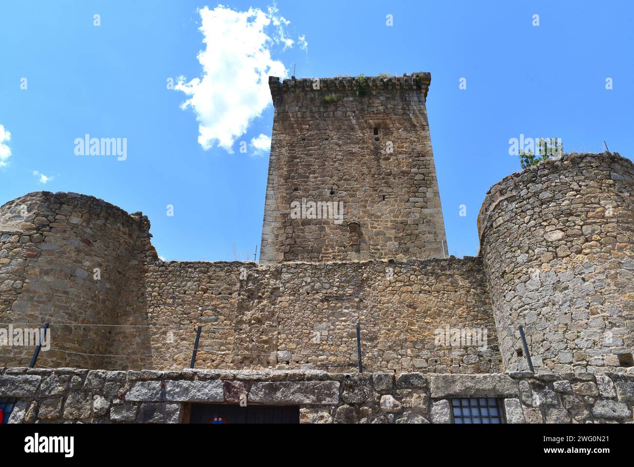 Condes de miranda del castanar castle hi-res stock photography and ...