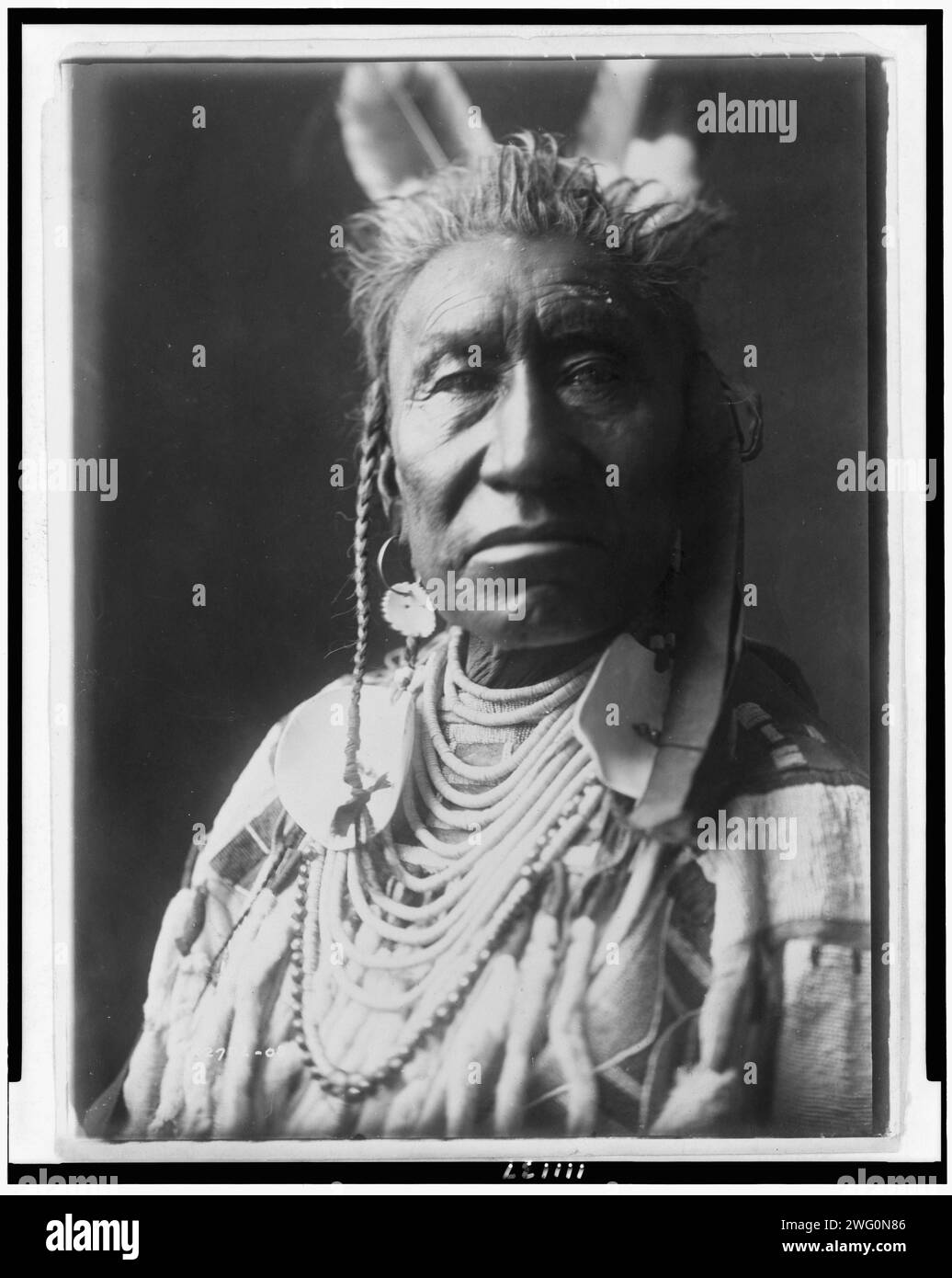 Fish Shows, an Apsaroke Indian, head-and-shoulders portrait, facing ...