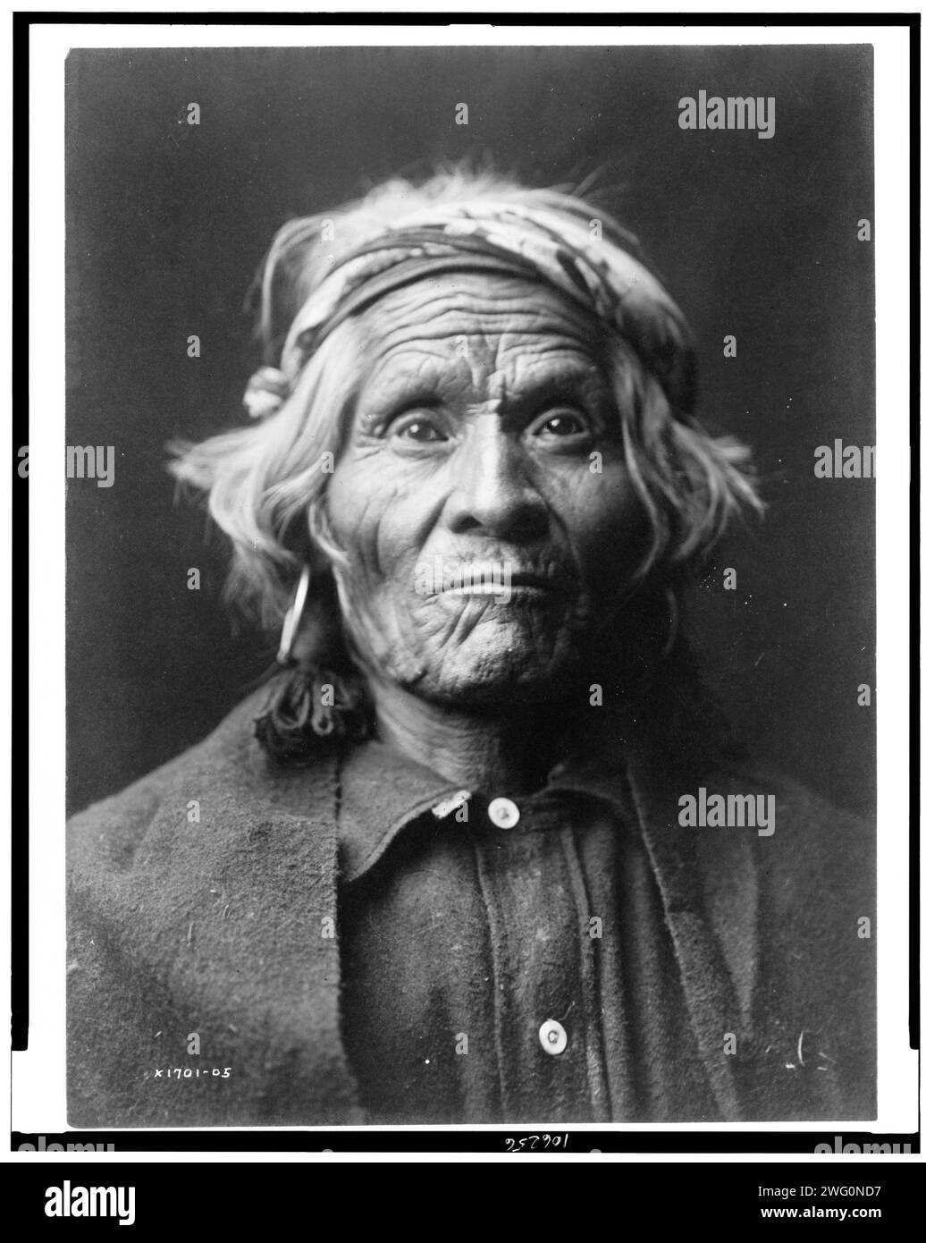 Wyemah, head-and-shoulders portrait, facing front, c1905 Stock Photo ...